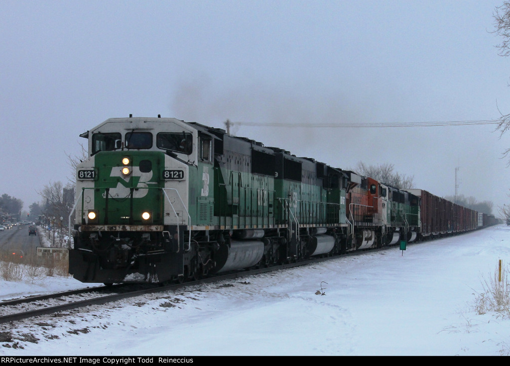BNSF 8121